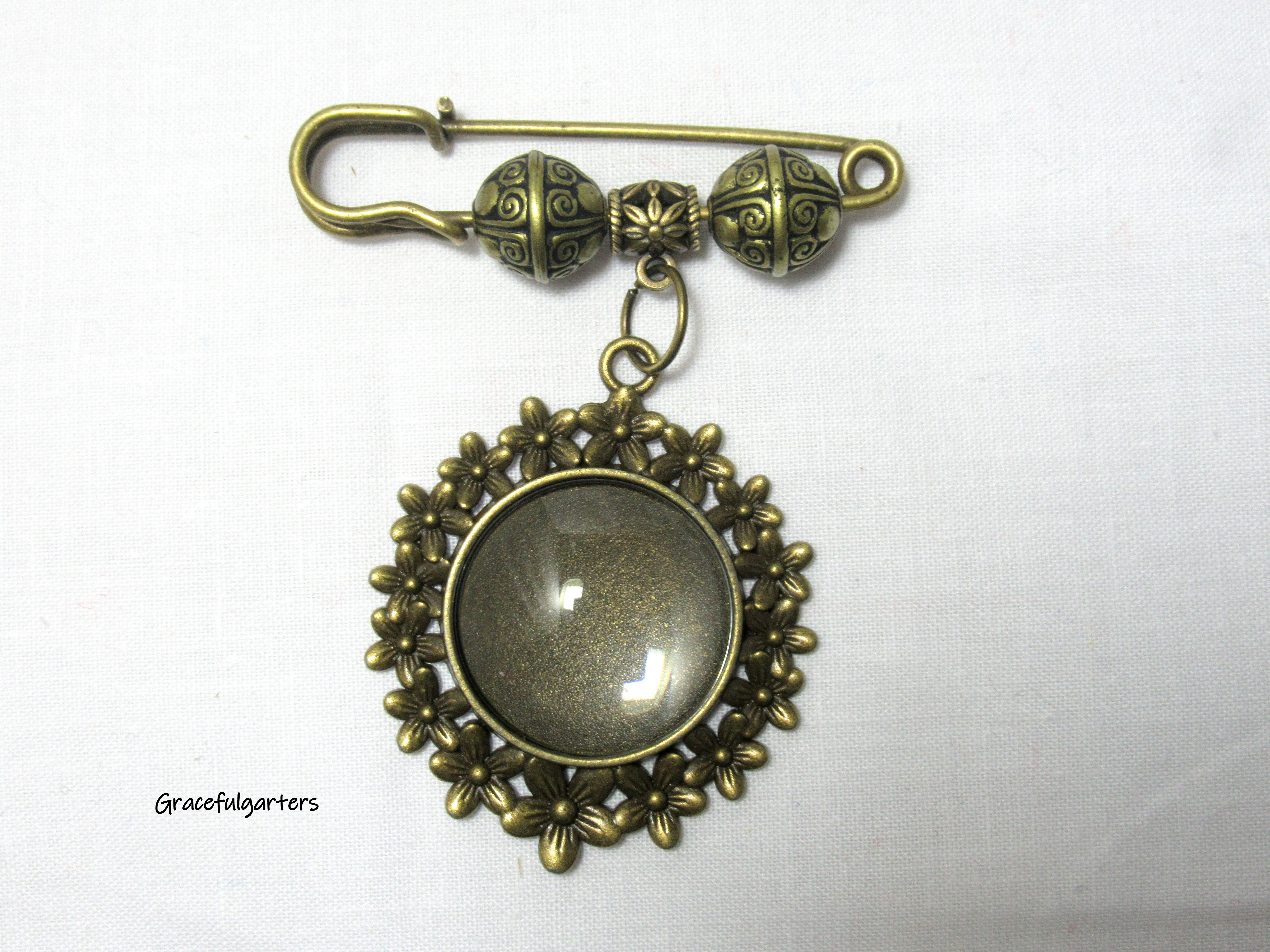 Bouquet Memory Charm Garter Pin - GracefulGarters